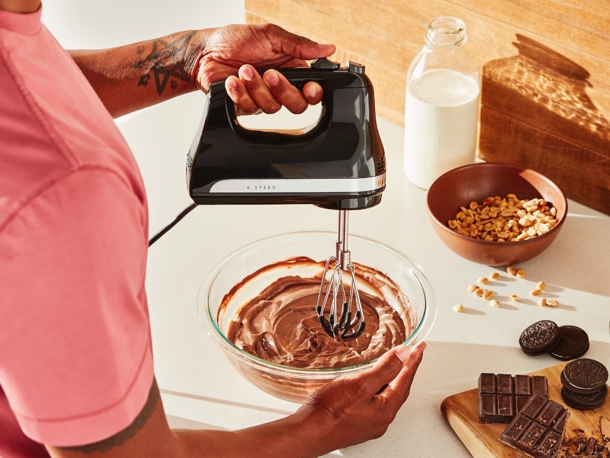 KitchenAid 6 Speed Hand Mixer & Flex Edge Beaters in Onyx Black ...