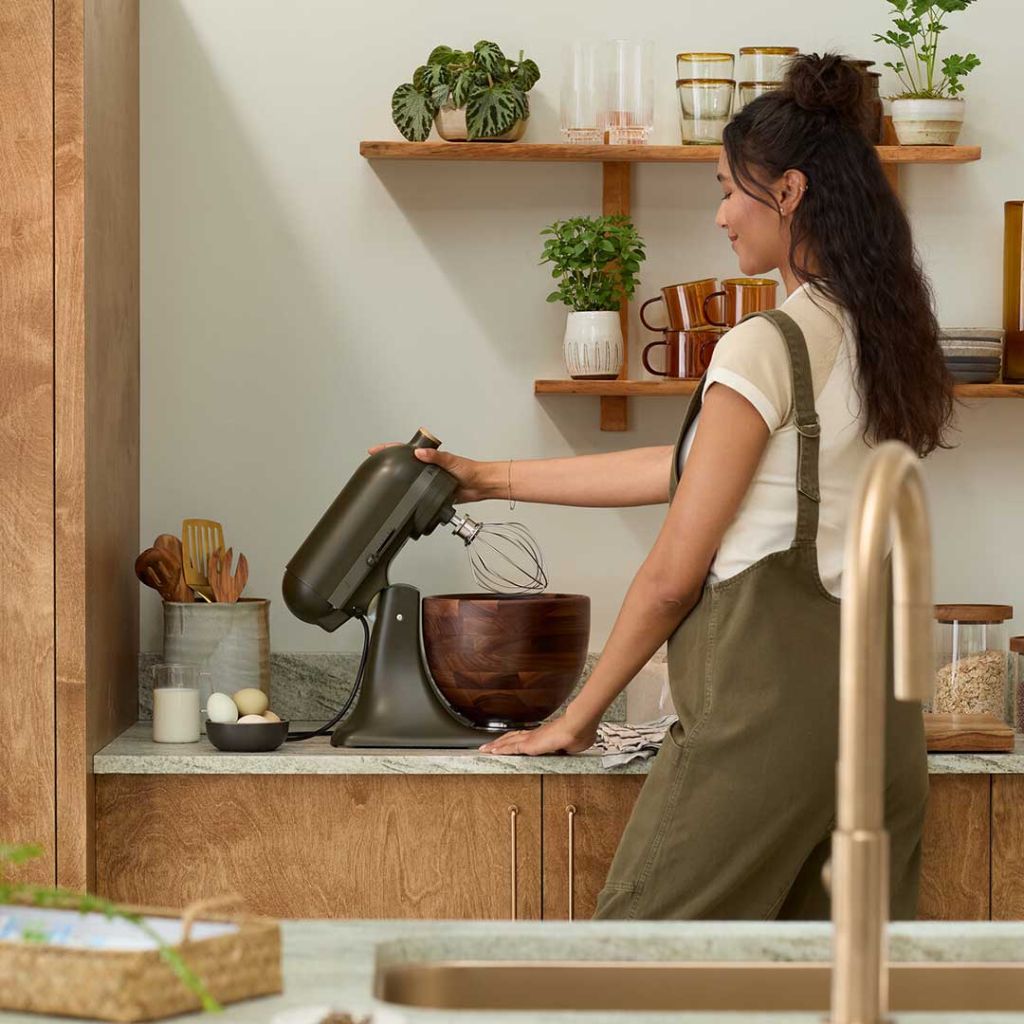 KitchenAid Evergreen 180 Artisan 4.8L Stand Mixer & Wooden Bowl ...